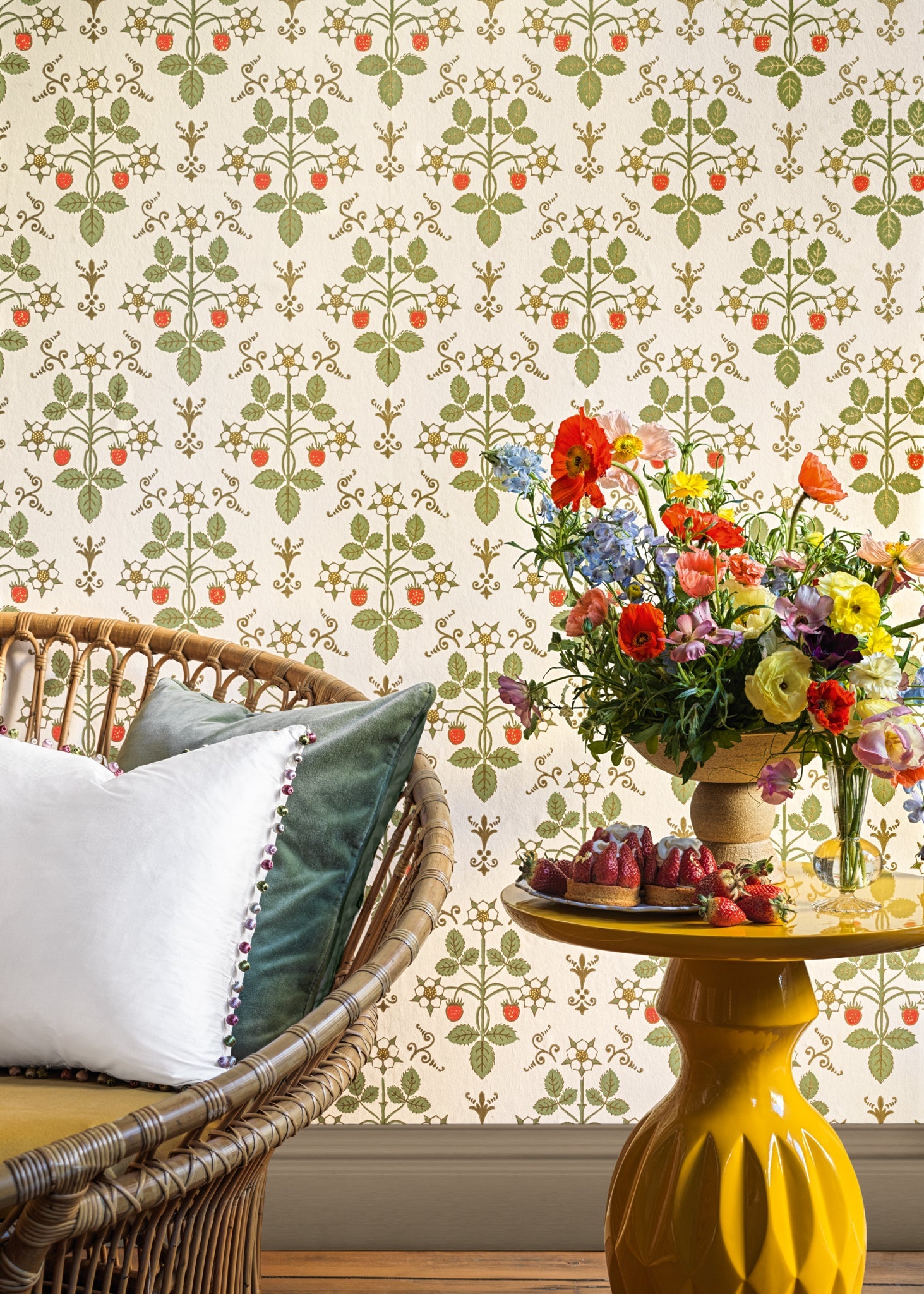 Strawberry - Cole & Son – Cole & Son (Wallpapers) Ltd